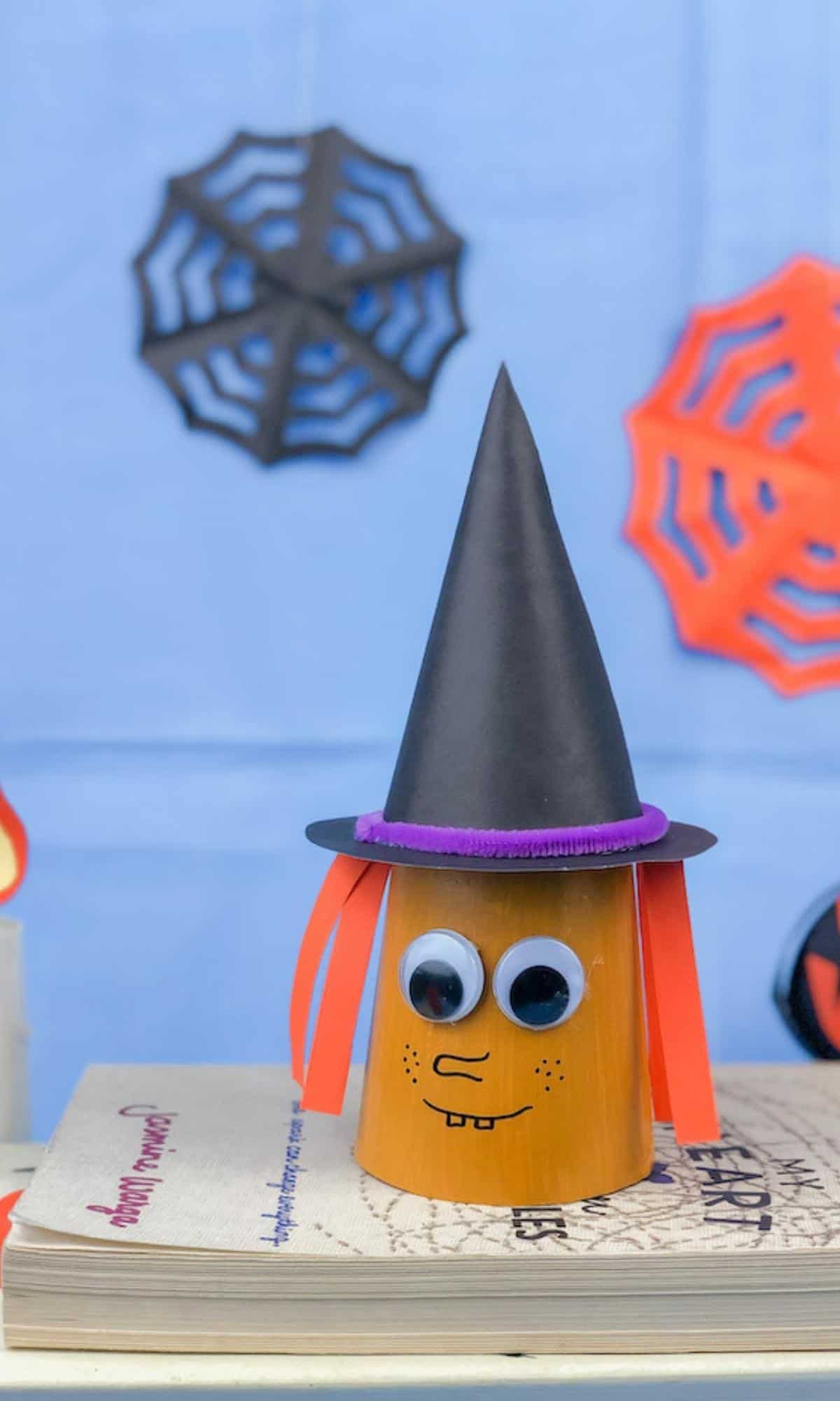 Halloween Crafts For 2-Year-Olds (15 Fun And Easy Ideas!)