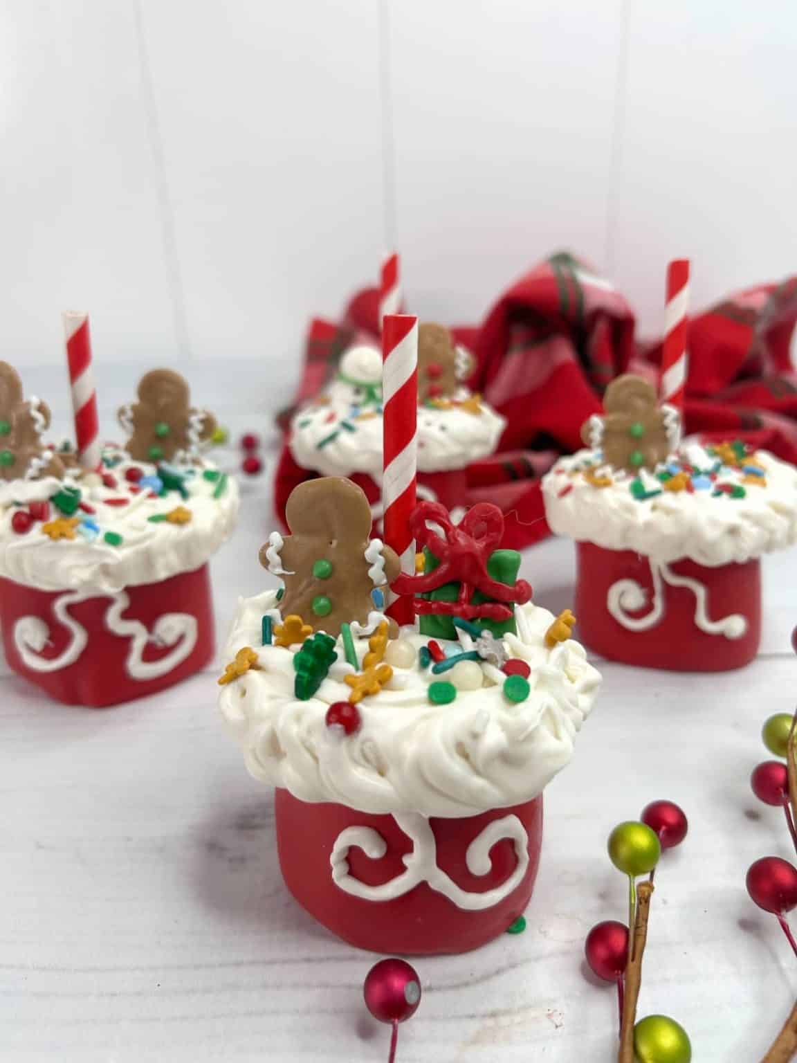 Easy Homemade Christmas Marshmallow Pops: Santa's Bag