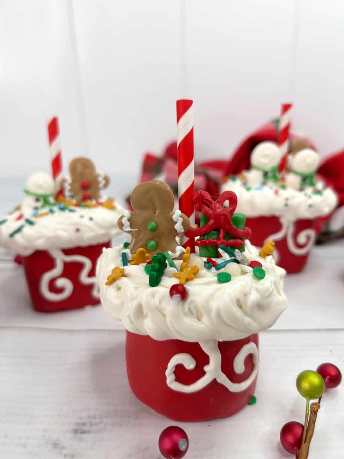 Easy Homemade Christmas Marshmallow Pops: Santa's Bag