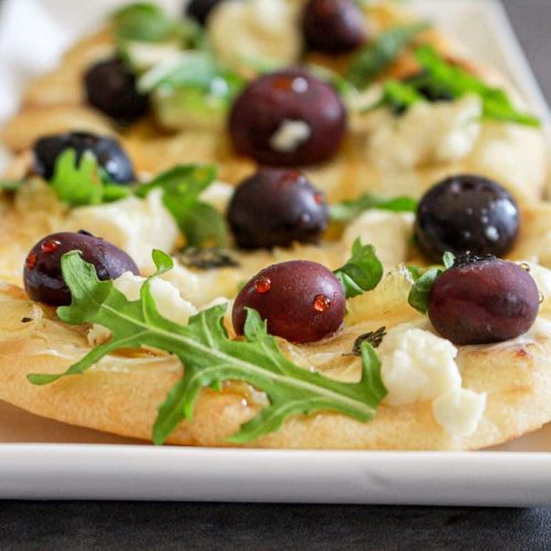 Easy Goat Cheese Flatbread With Arugula and Blueberries