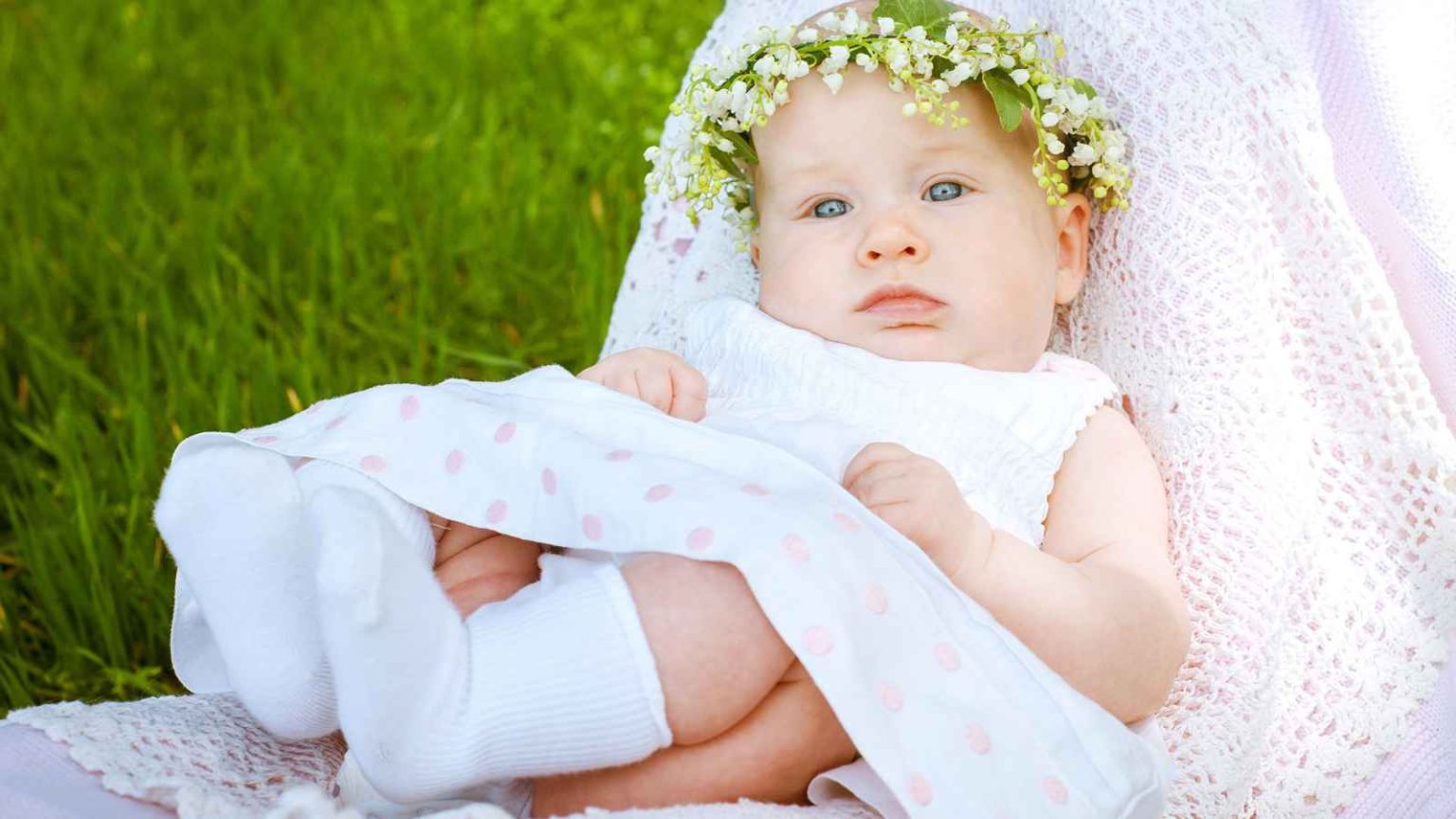 35 Light Summer Girl Names for Your Little Ray of Sunshine