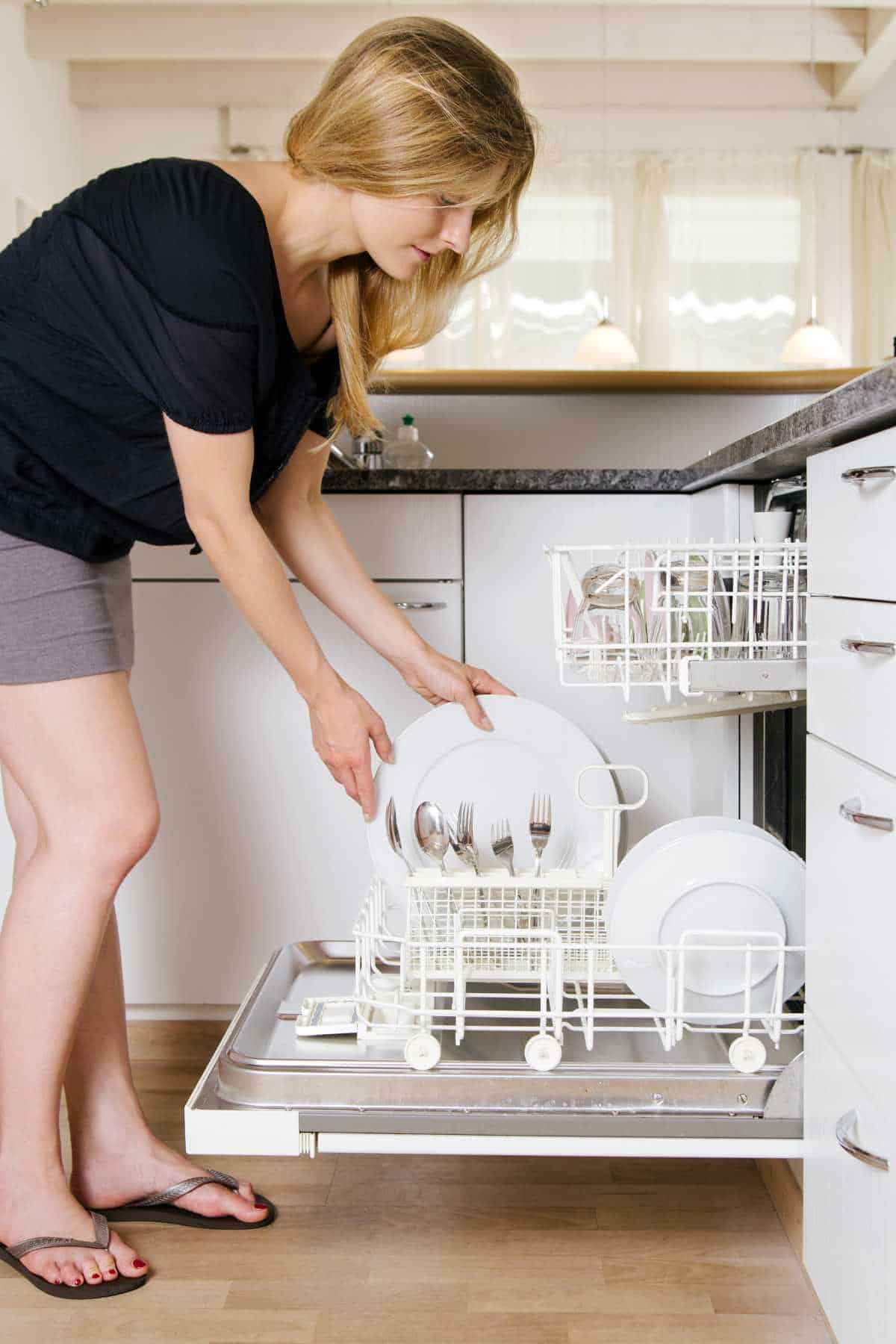 A Step-by-Step Guide for Cleaning the Dishwasher With Vinegar