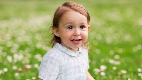 35 Light Summer Girl Names for Your Little Ray of Sunshine