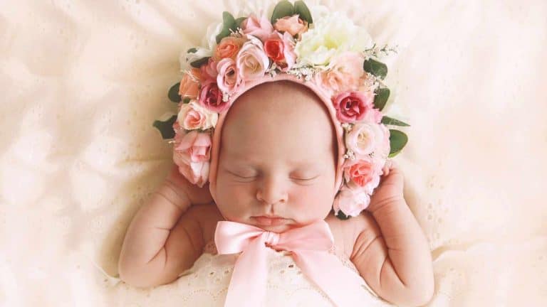 35 Light Summer Girl Names for Your Little Ray of Sunshine