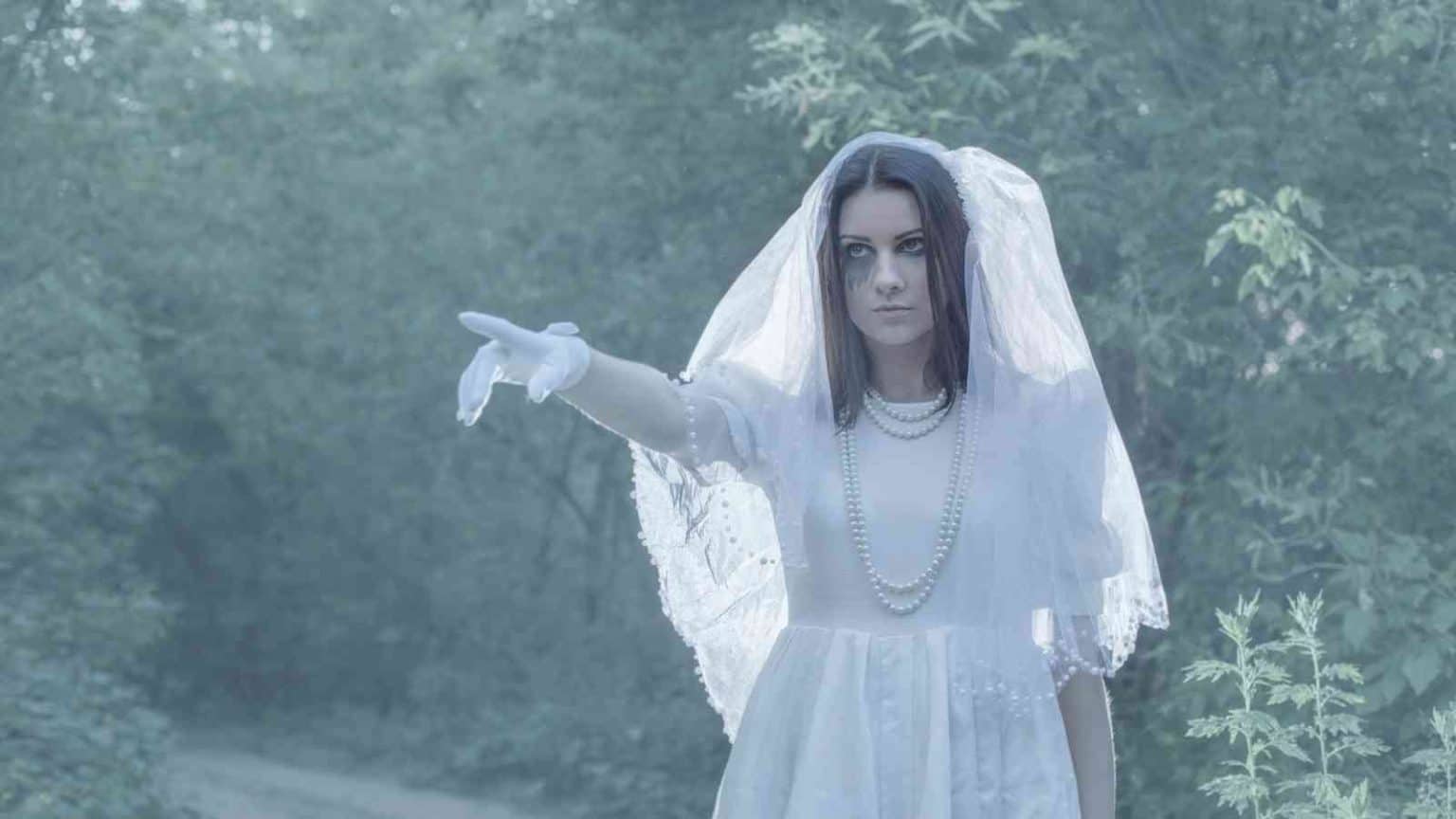 20 Amazon Halloween Costumes for Women That Will Make a Spooky Statement