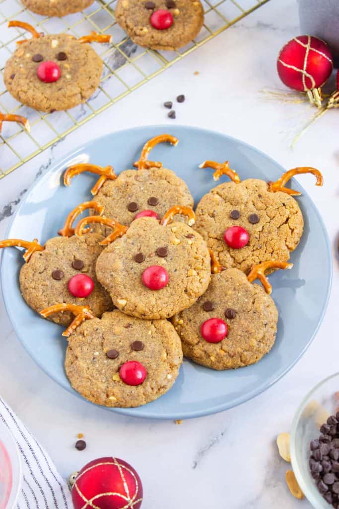 Adorable Red-Nosed Christmas Reindeer Cookies