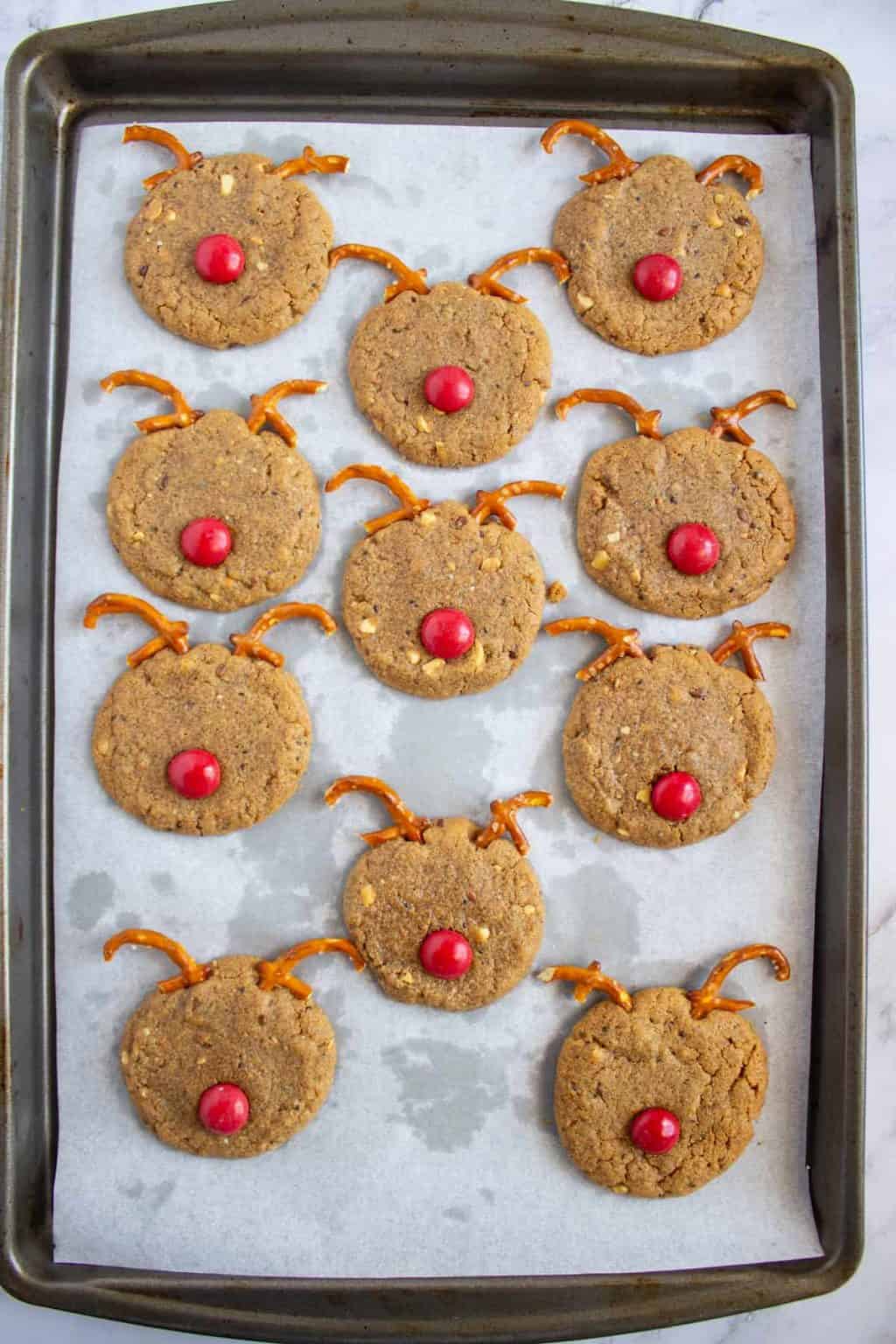 Adorable Red-Nosed Christmas Reindeer Cookies