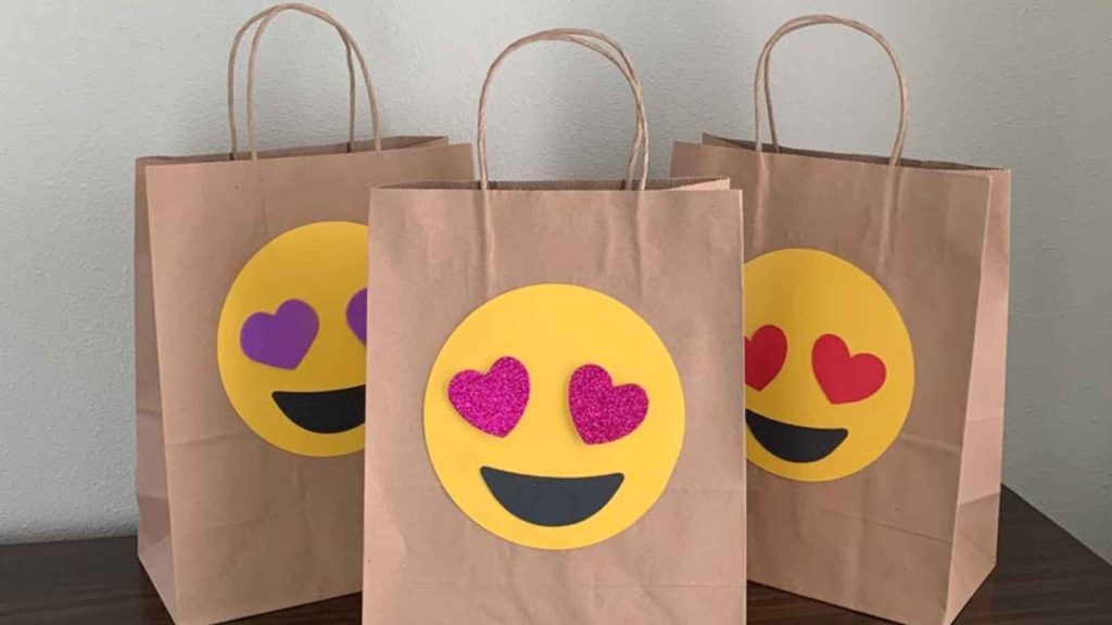 27 Valentine's Day Crafts for Kids That Are Full of Fun and Love