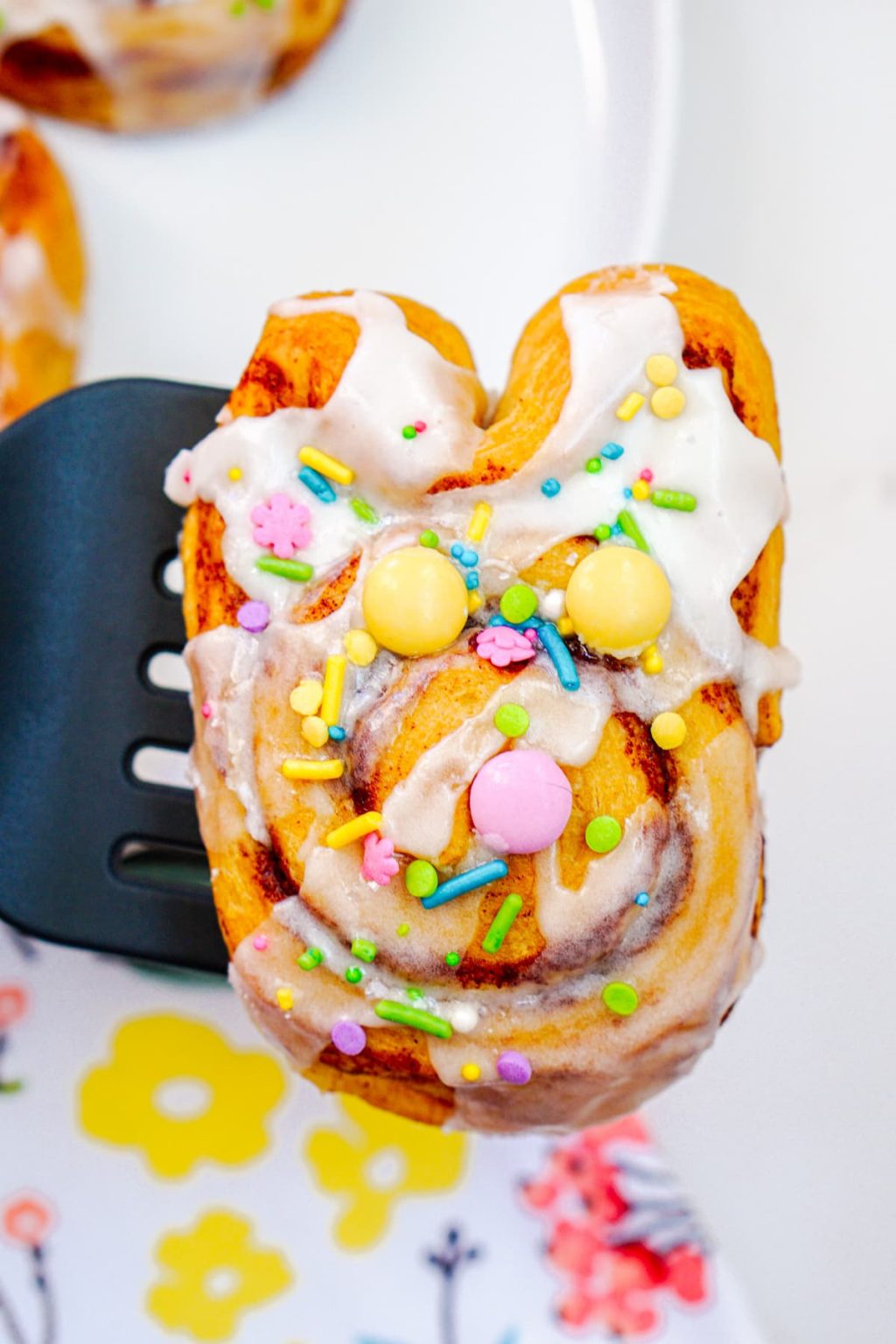 Super Cute And Easy Easter Bunny Cinnamon Rolls