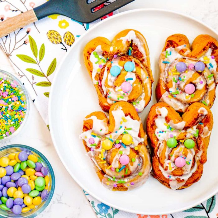 Super Cute And Easy Easter Bunny Cinnamon Rolls