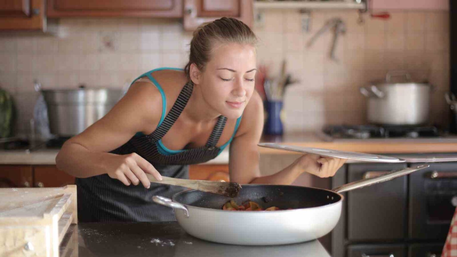13 Psychological Tricks to Help You Eat Healthier Without Noticing