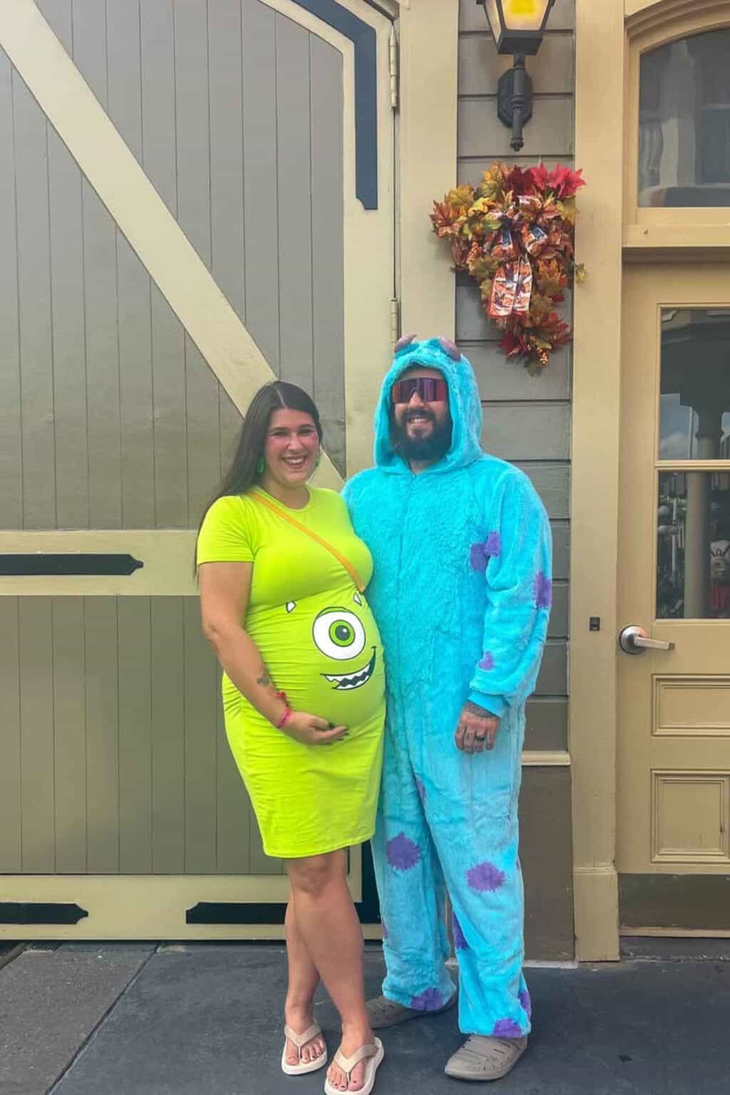 40 Halloween Costumes for Expecting Couples That Highlight the Bump in ...