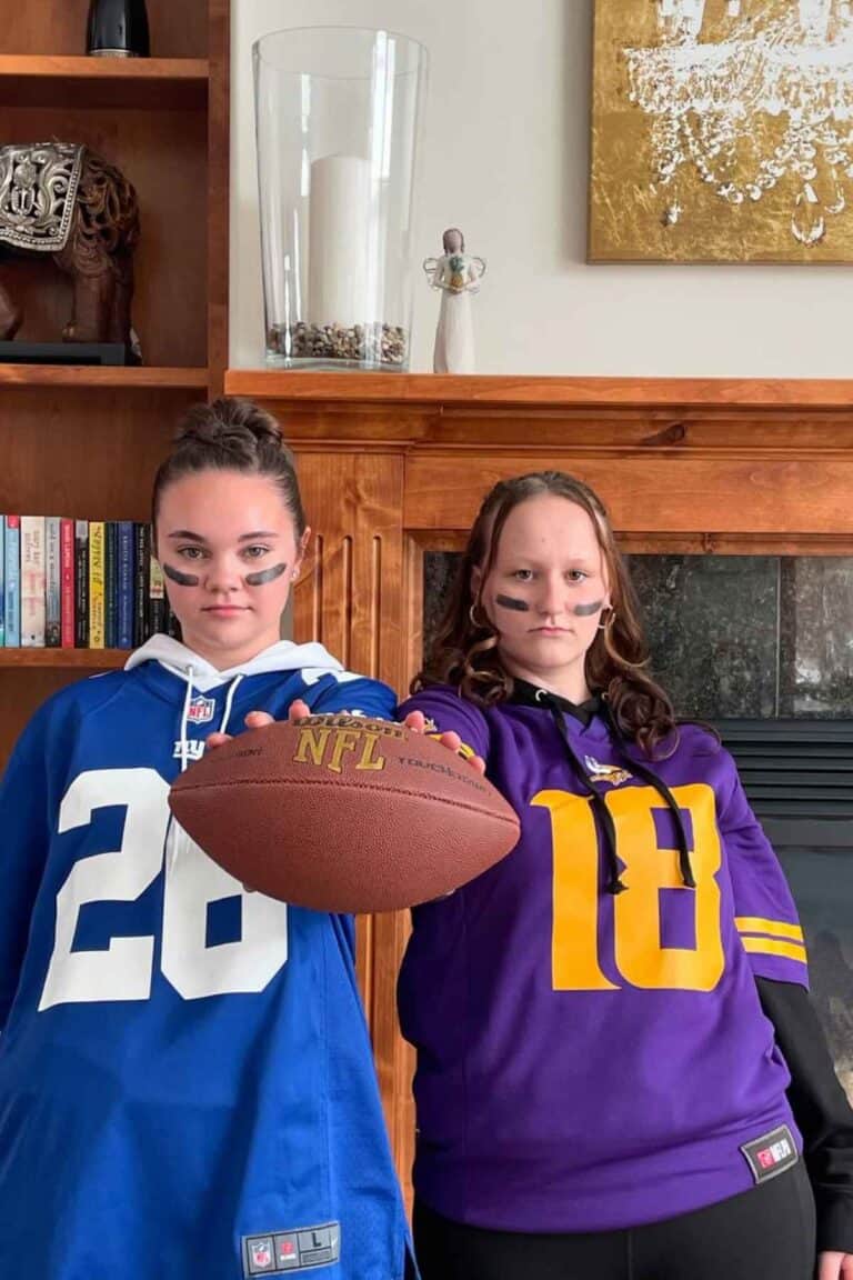 35 Halloween Costumes for Duos That Are Perfect for Friends or Couples