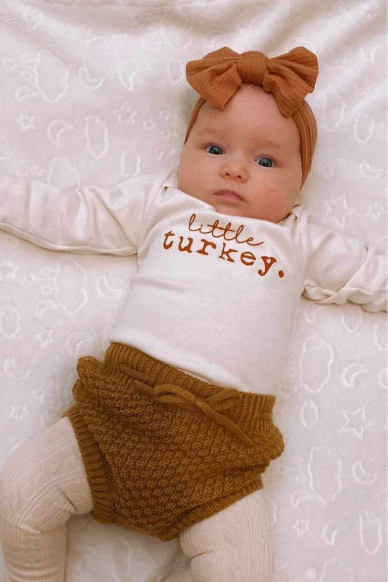 45+ Festive Thanksgiving Girl Outfits You’ll Want for Family Photos
