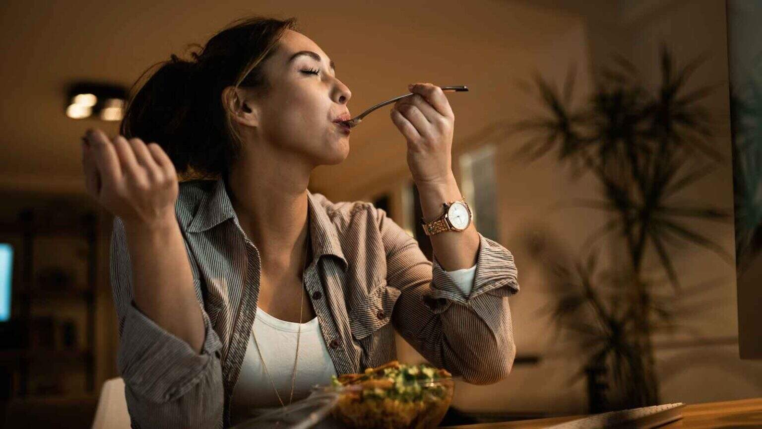 15 Ways to Turn an Ordinary Meal Into a Multi-Sensory Experience