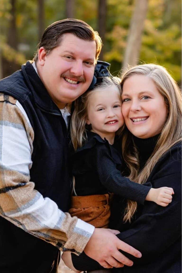 40 Creative Fall Family Photoshoot Ideas to Capture the Golden Season