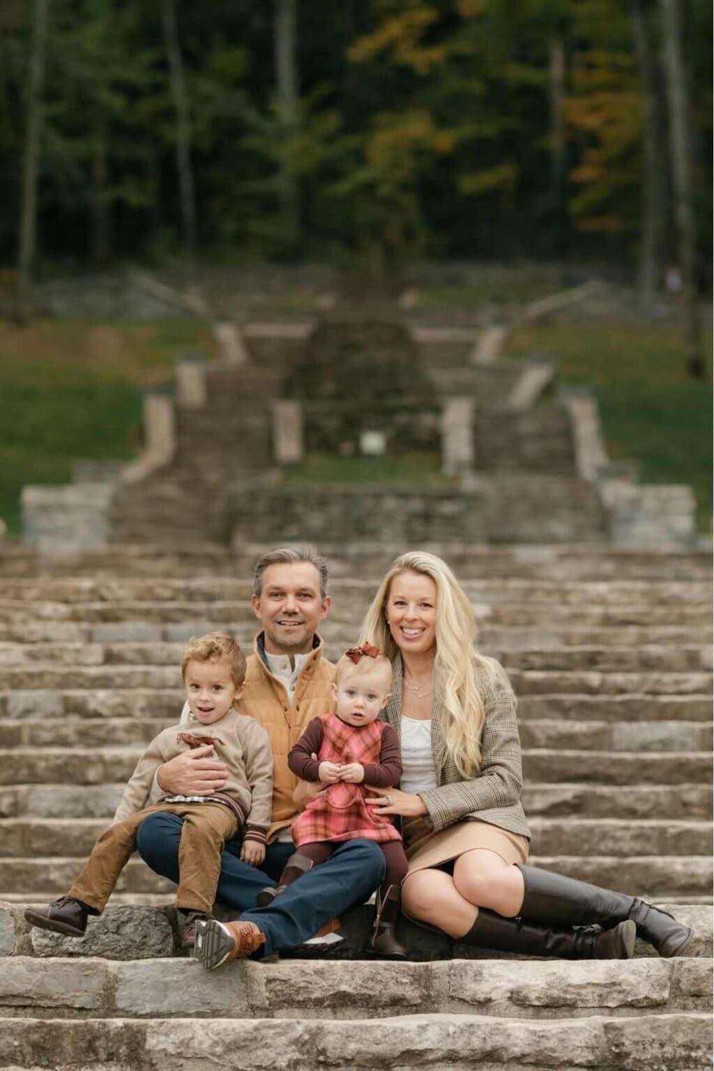40 Creative Fall Family Photoshoot Ideas to Capture the Golden Season