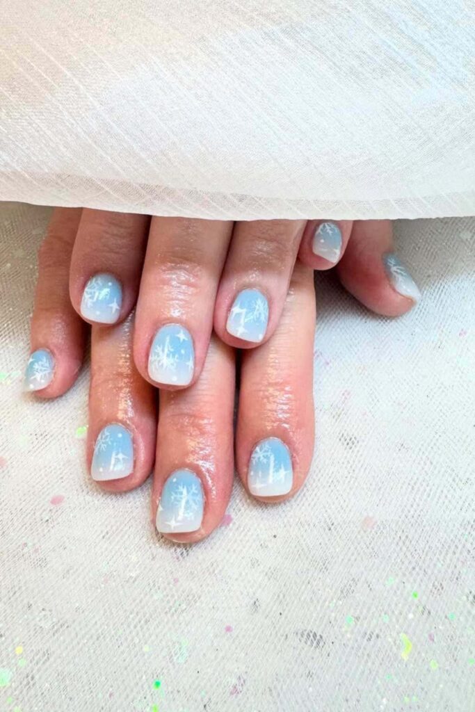 40 Short Winter Nails That Bring Subtle Sparkle to the Season