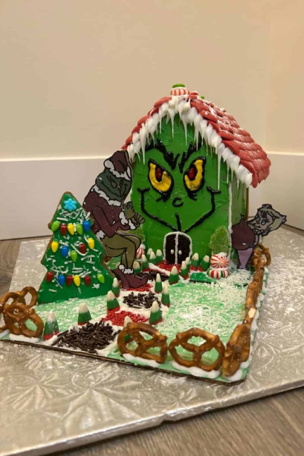 45 Gingerbread House Decorating Ideas That Look Photo-Worthy