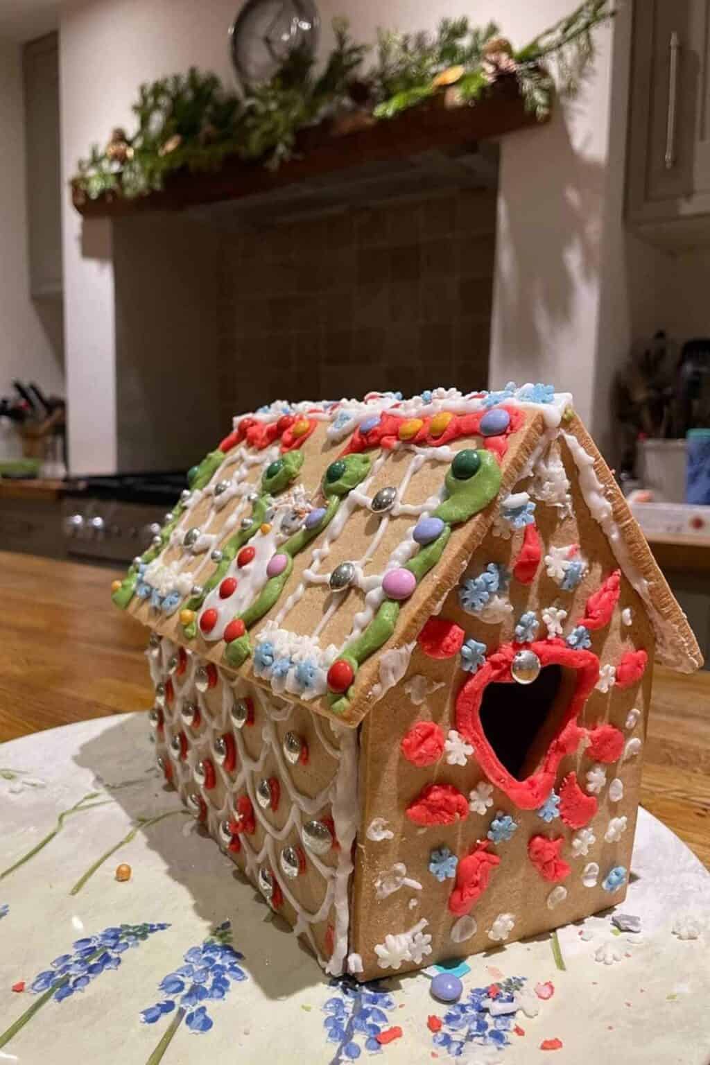 45 Gingerbread House Decorating Ideas That Look Photo-Worthy