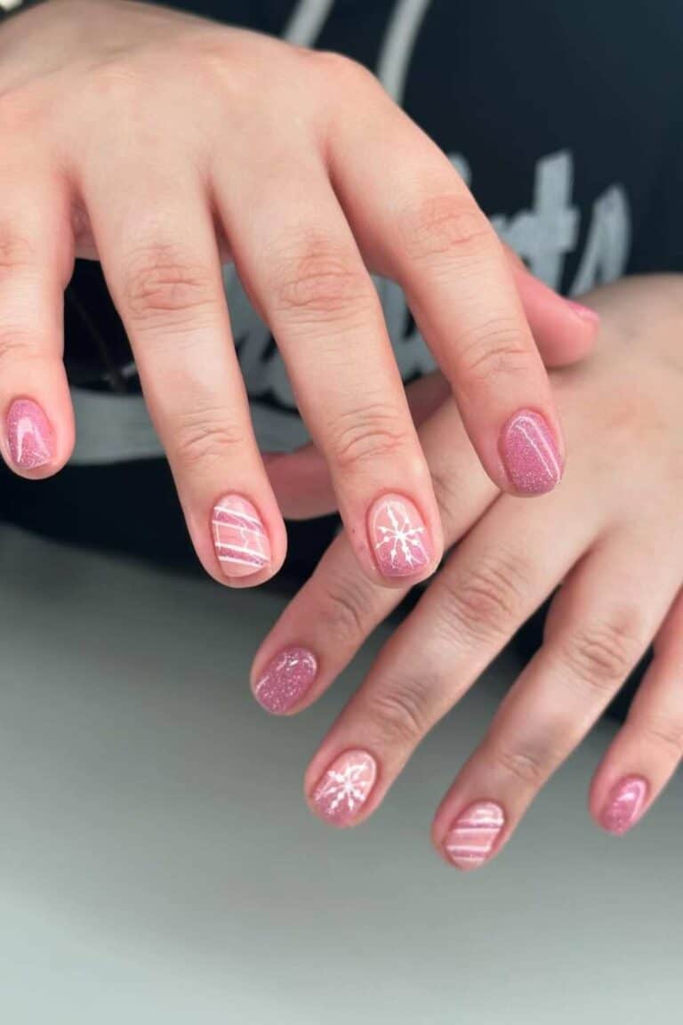 40 Short Winter Nails That Bring Subtle Sparkle to the Season