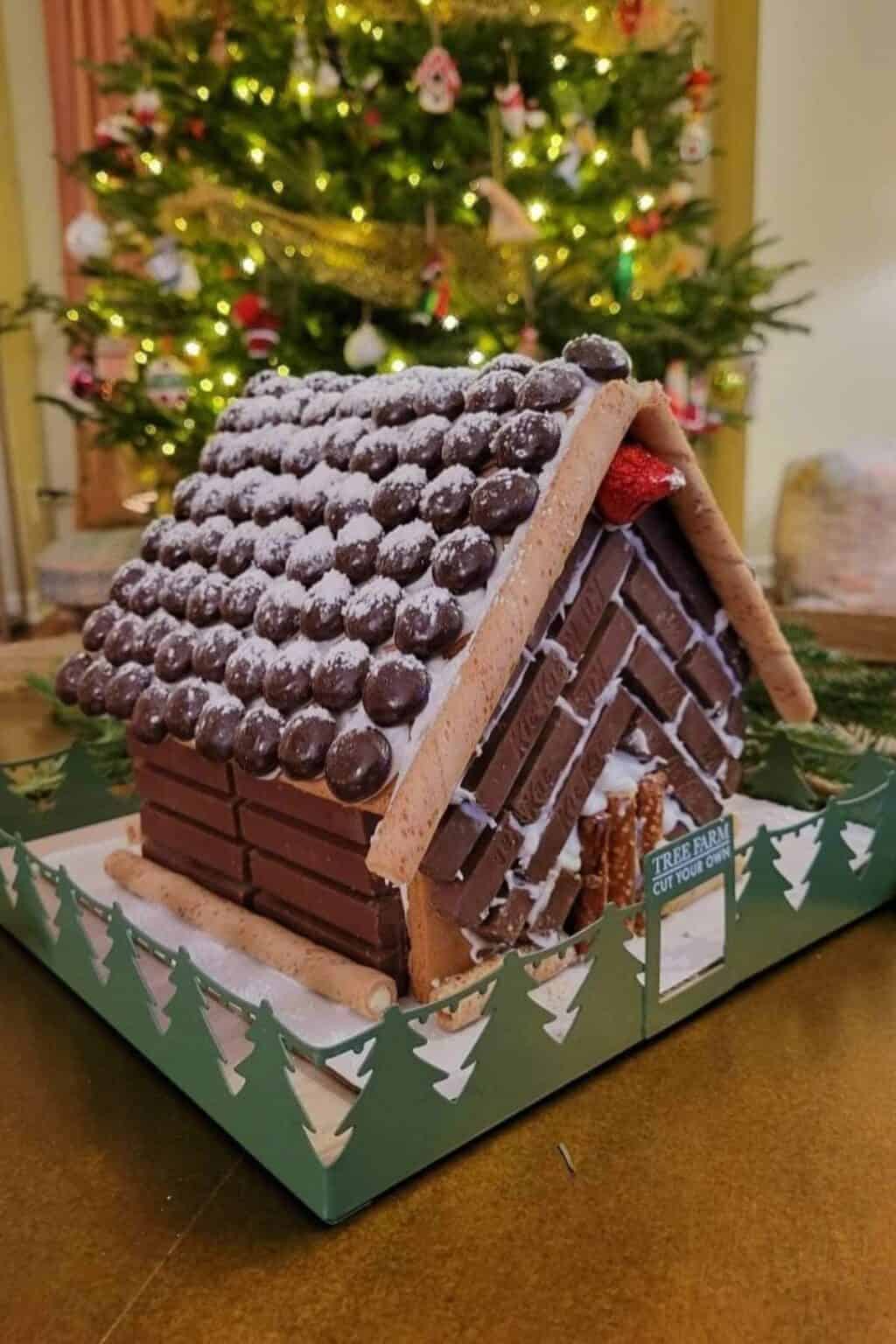 45 Gingerbread House Decorating Ideas That Look Photo-Worthy