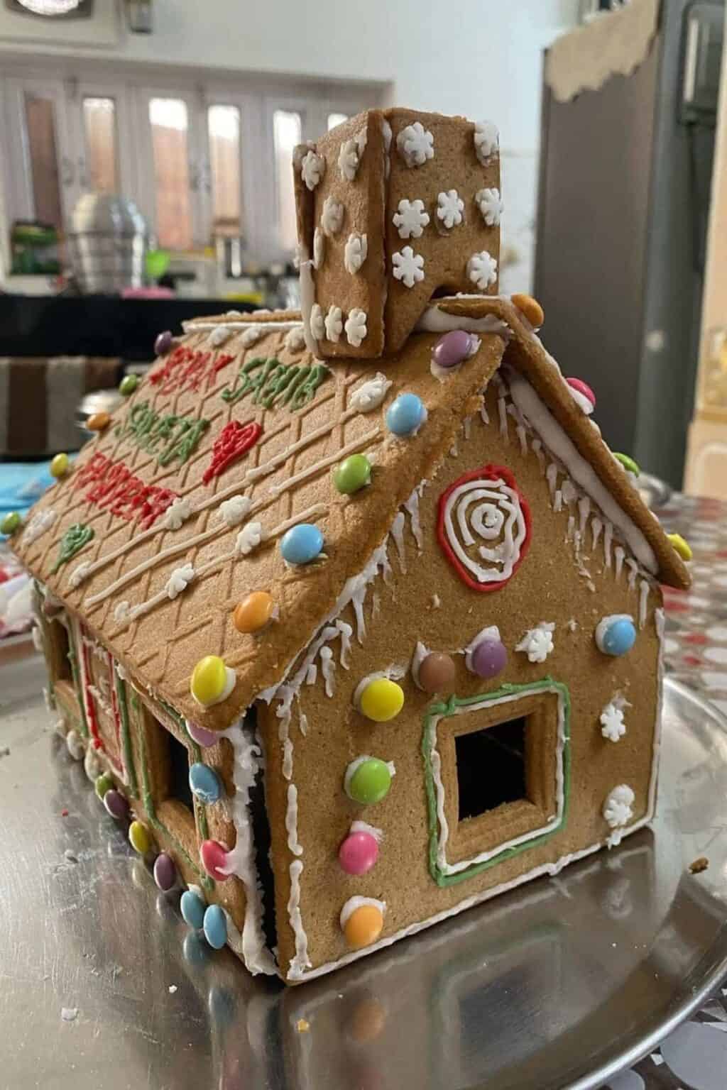 45 Gingerbread House Decorating Ideas That Look Photo-Worthy