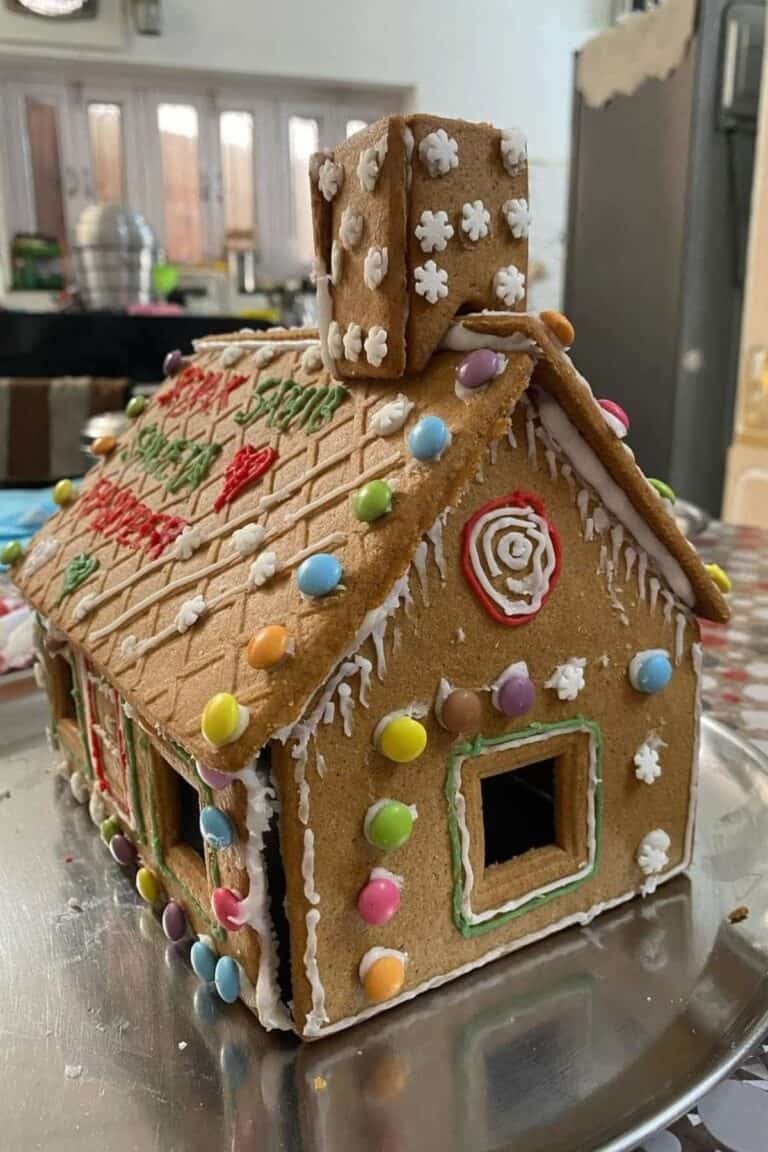 45 Gingerbread House Decorating Ideas That Look Photo-Worthy