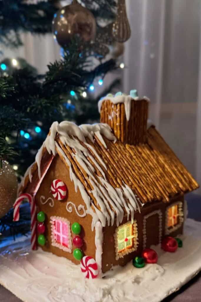 45 Gingerbread House Decorating Ideas That Look Photo-Worthy