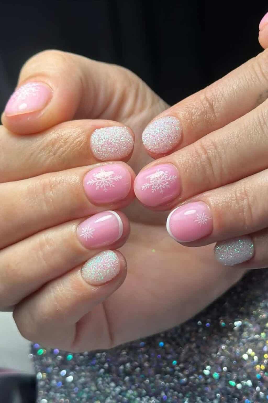 40 Short Winter Nails That Bring Subtle Sparkle to the Season