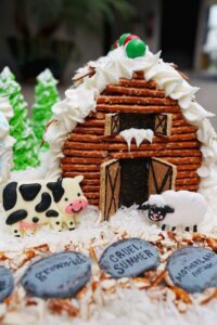 45 Gingerbread House Decorating Ideas That Look Photo-Worthy