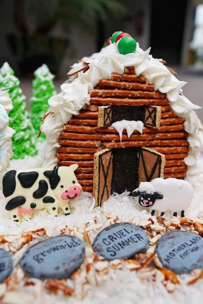 45 Gingerbread House Decorating Ideas That Look Photo-Worthy