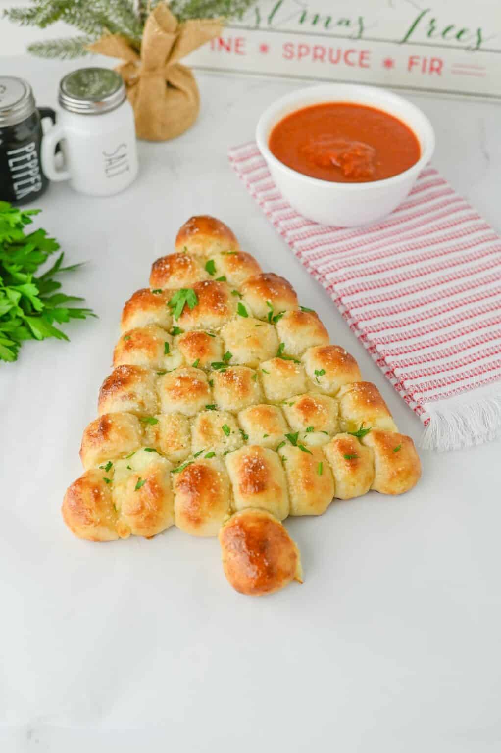 Cheesy Christmas Tree Pull Apart Bread for the Holidays