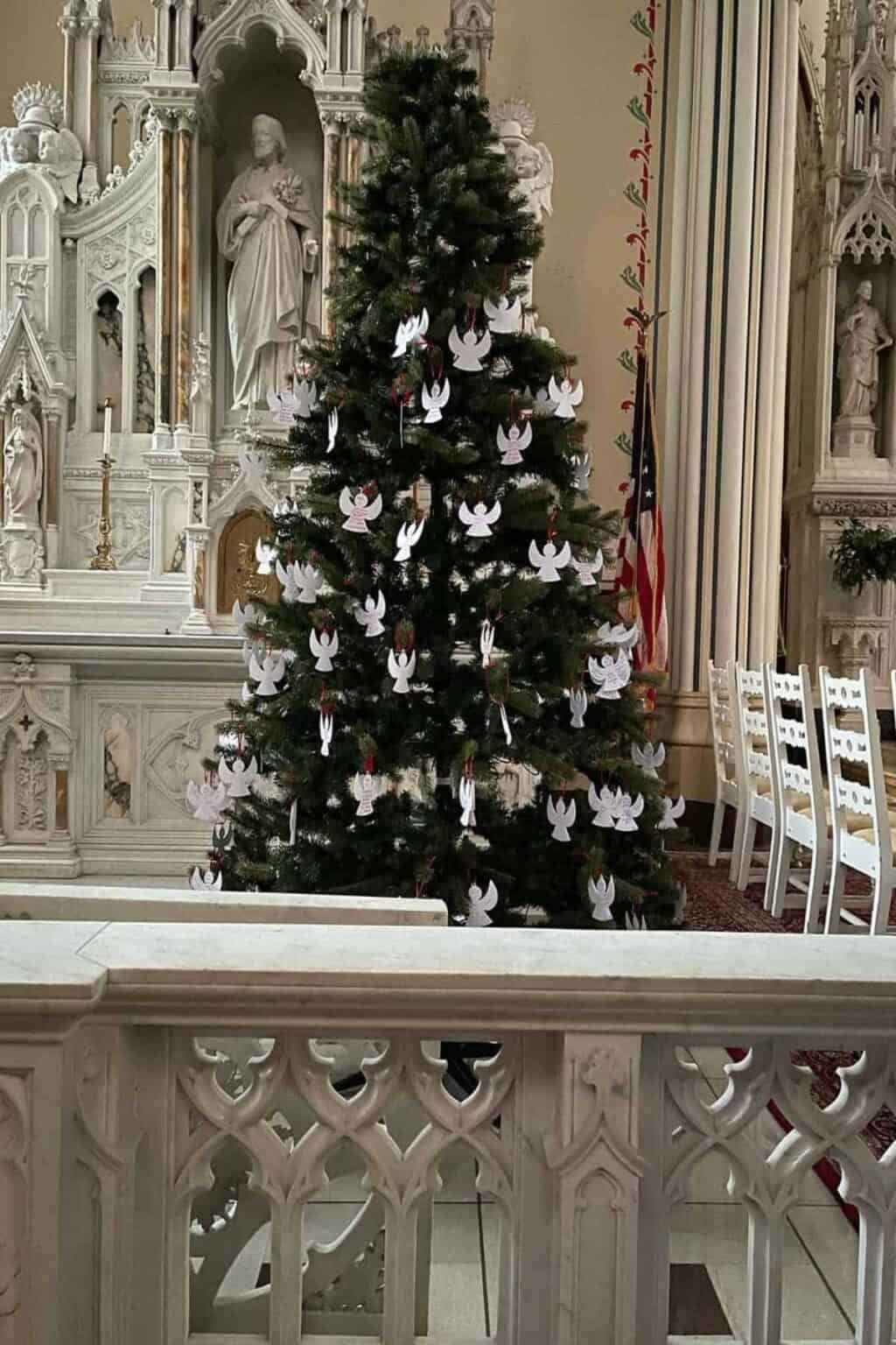 40 Christmas Church Decoration Ideas That Bring Warmth and Meaning