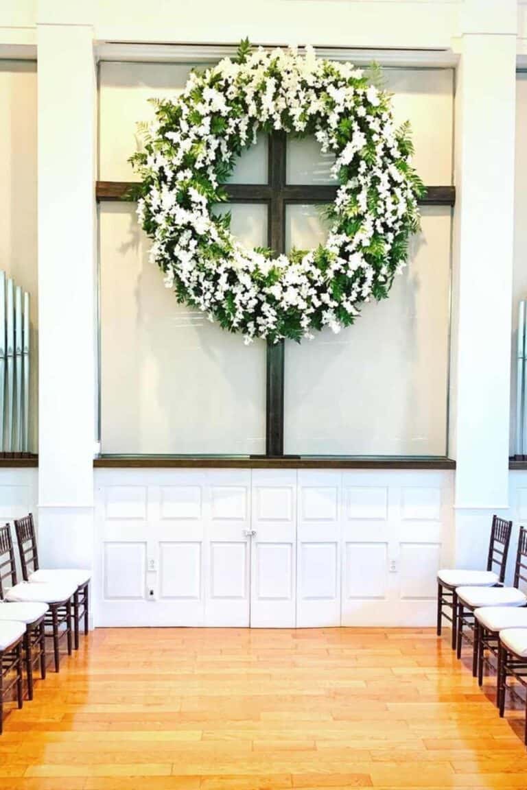 40 Christmas Church Decoration Ideas That Bring Warmth and Meaning