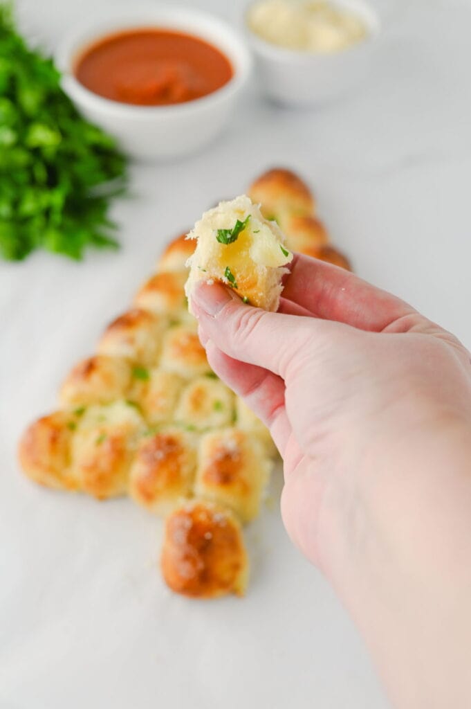 Cheesy Christmas Tree Pull Apart Bread for the Holidays