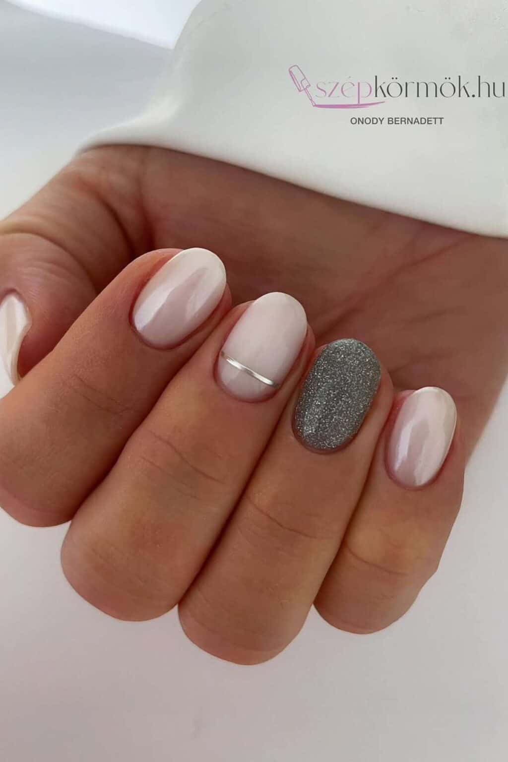 45 Classy Short Nail Designs That Are Timeless And Chic