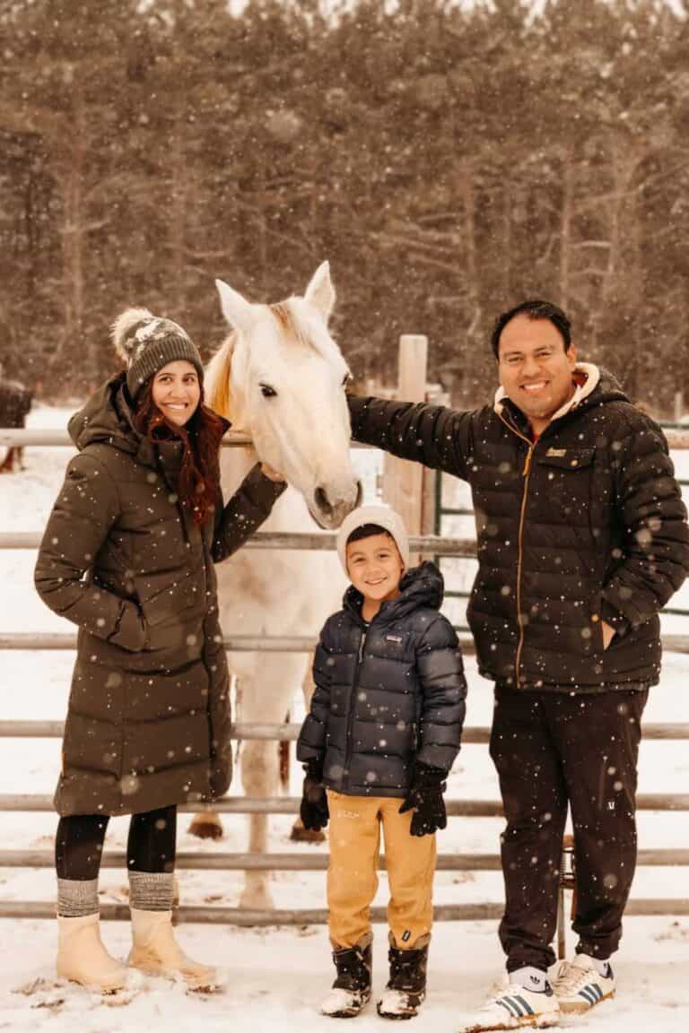45 Winter Family Photoshoot Ideas That Capture Seasonal Magic