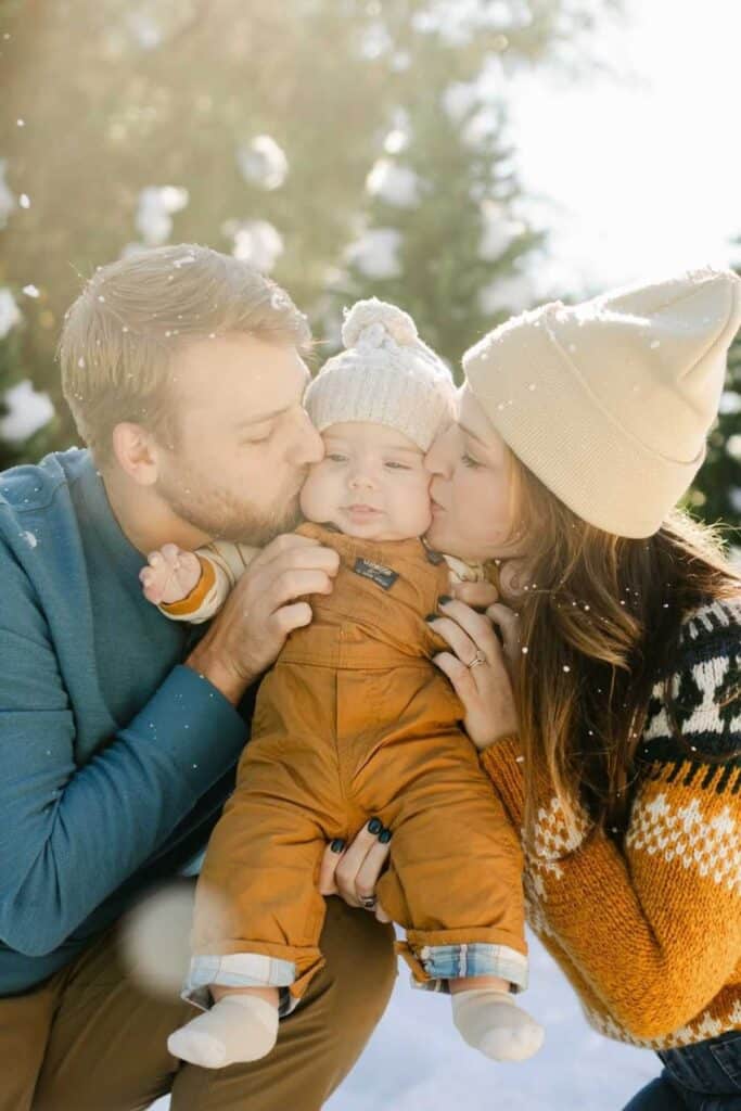 45 Winter Family Photoshoot Ideas That Capture Seasonal Magic