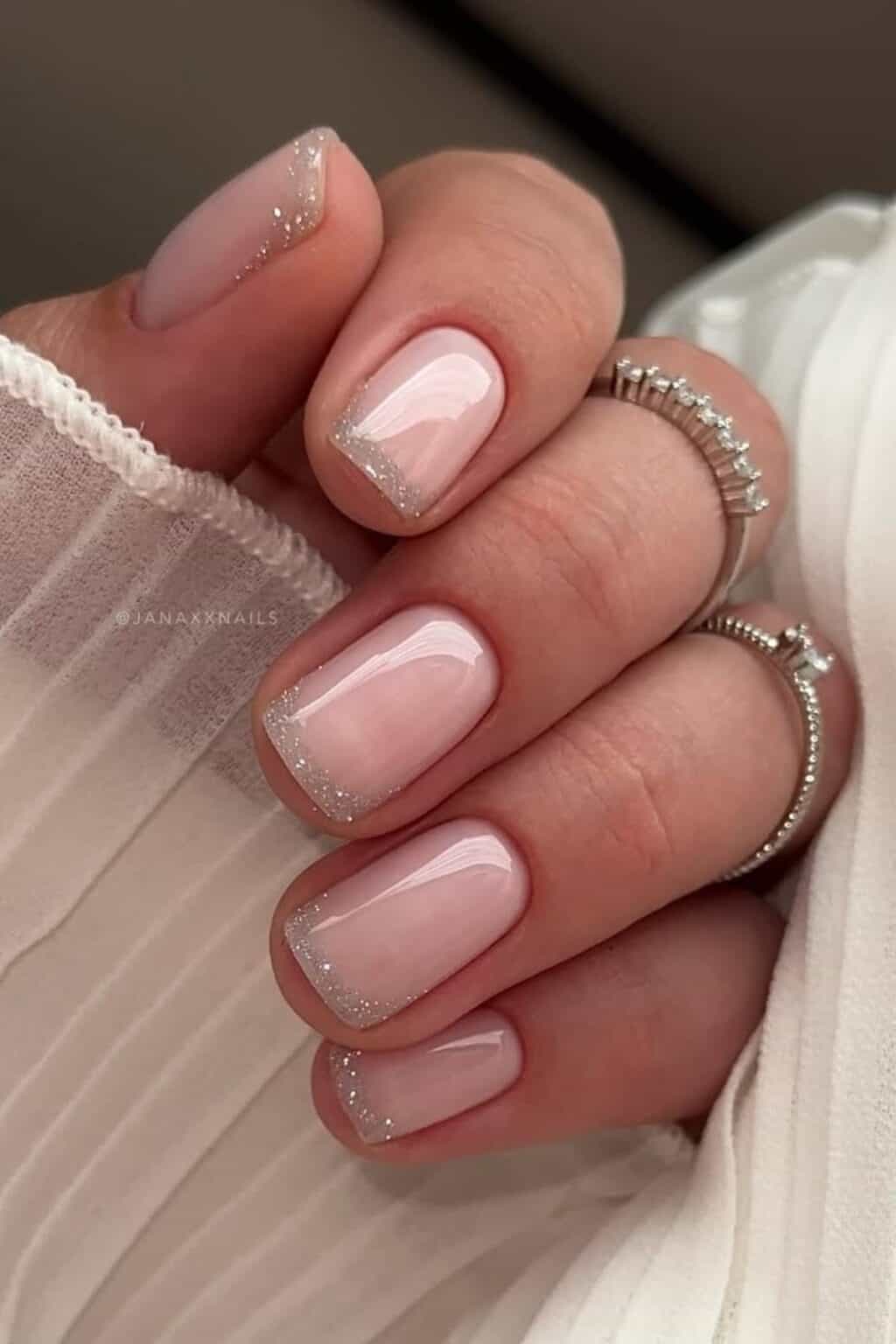 40 short prom nail ideas that work with any dress